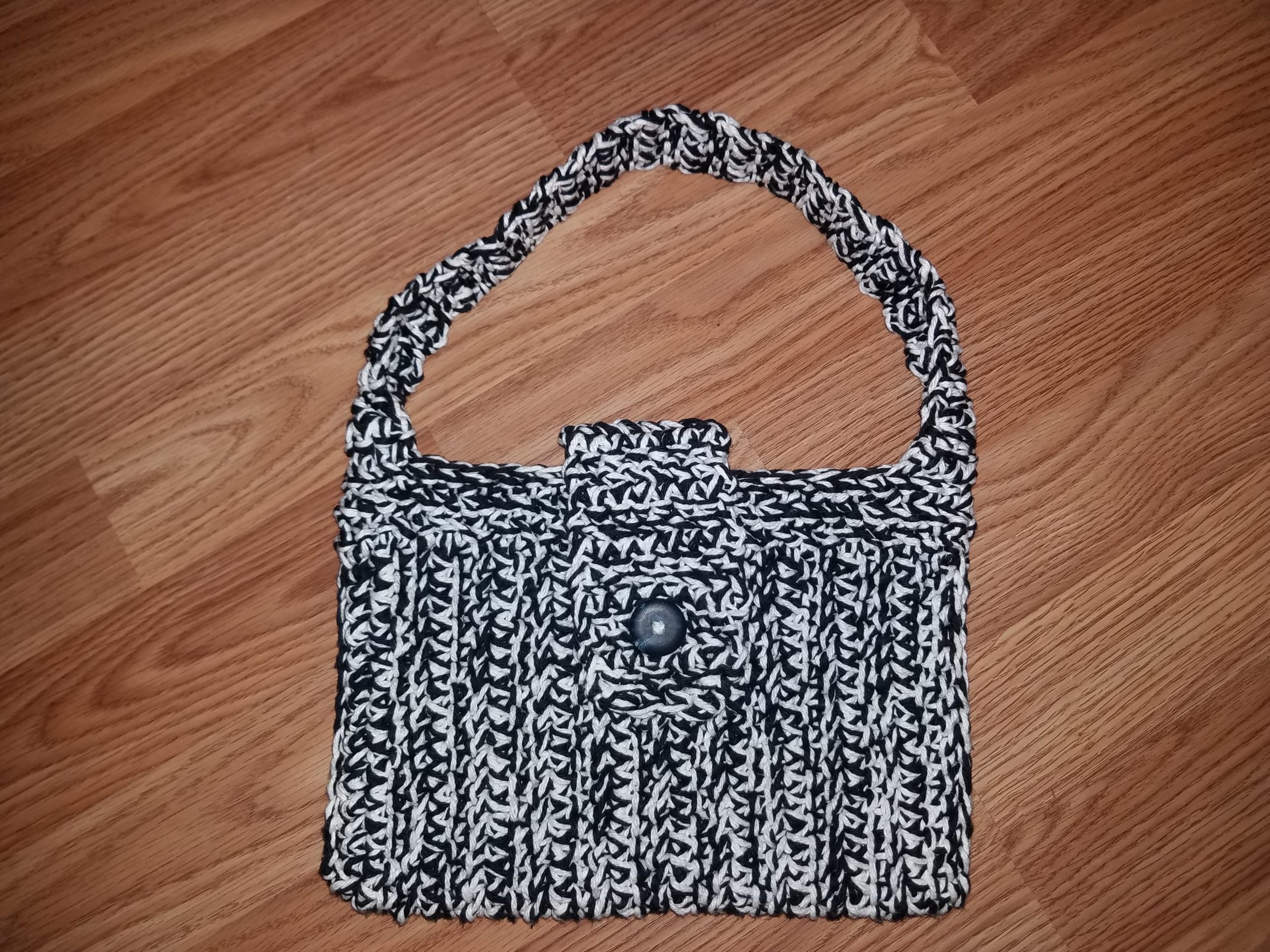 Hampton Handbag - FREE Pattern - Through The Loop Yarn Craft